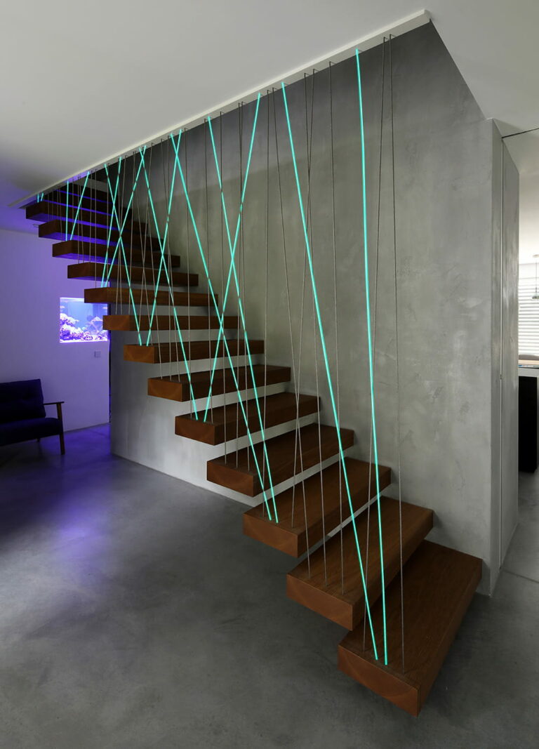 Moderne Holztreppen mit Beton, Glas, Stahl von Schmidmayer